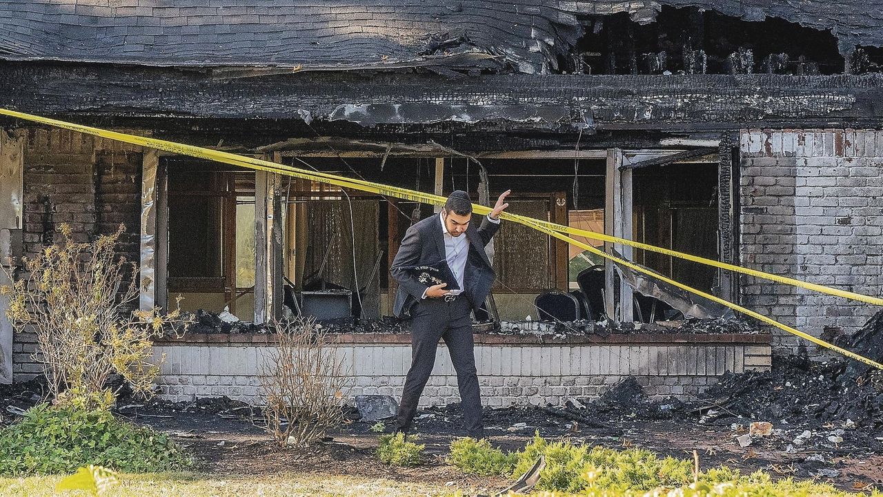 Saddle Rock Minyan fire heavily damages center on Yom Kippur - Newsday