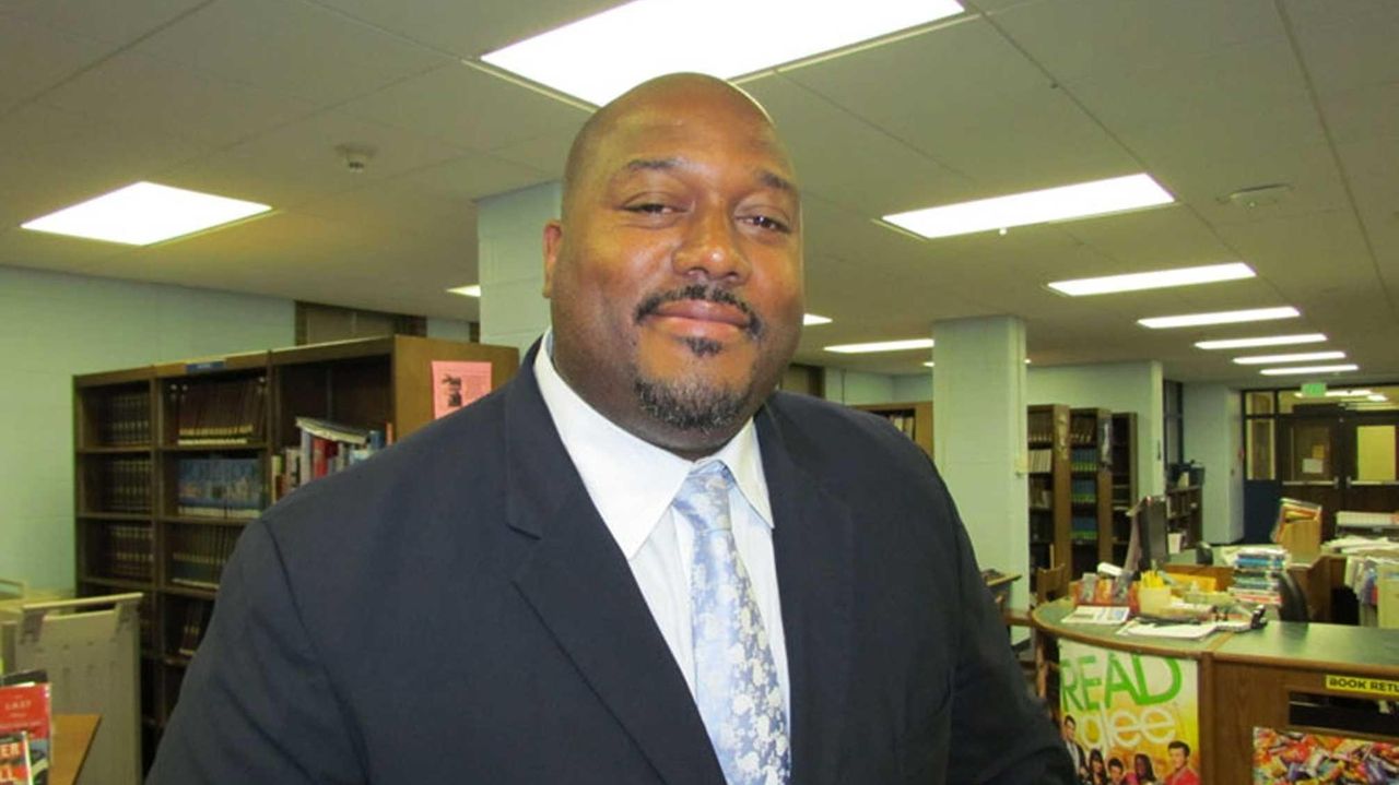 Corey Swinson, ex-football star from Bay Shore, dies - Newsday