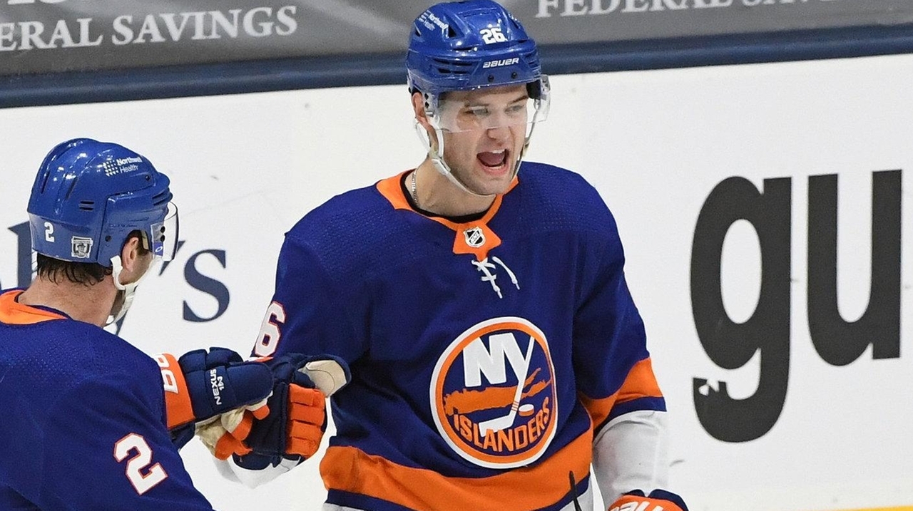 Islanders rookie Oliver Wahlstrom keeps getting ice time, beginning to ...