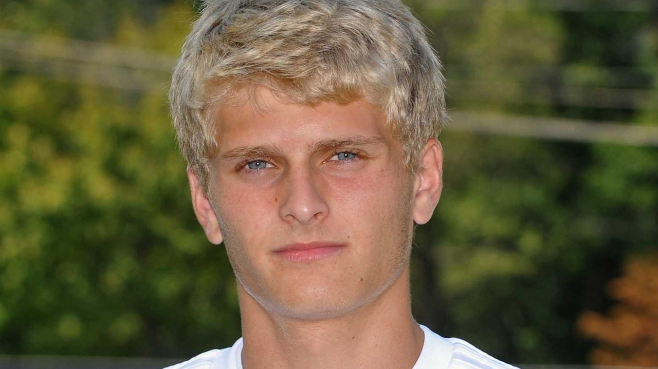 Dominik Dabrowski's club play paying off for Patchogue-Medford - Newsday