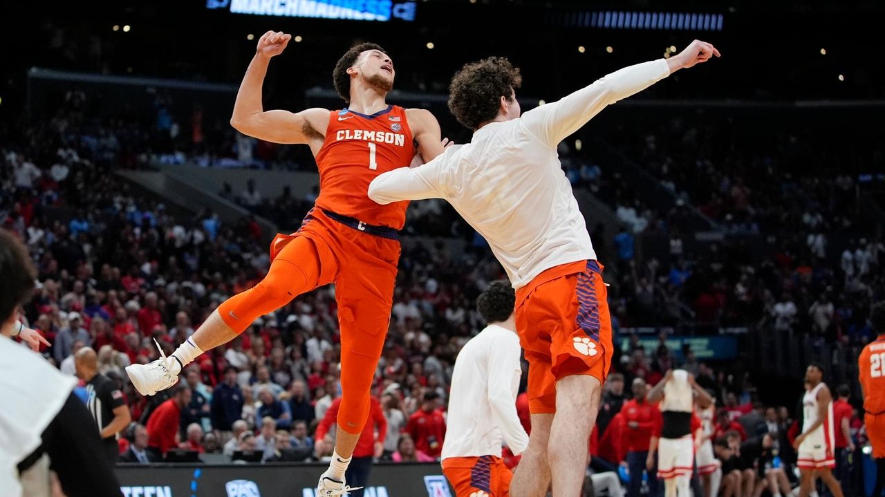 Clemson reaches the Elite Eight for the first time since 1980, beating Arizona 77-72 - Newsday