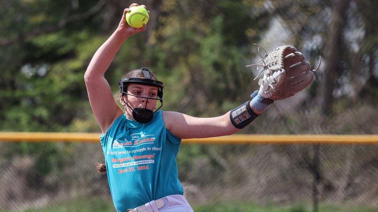 Ward Melville softball's Julianna Russ tosses three-hitter as team ...