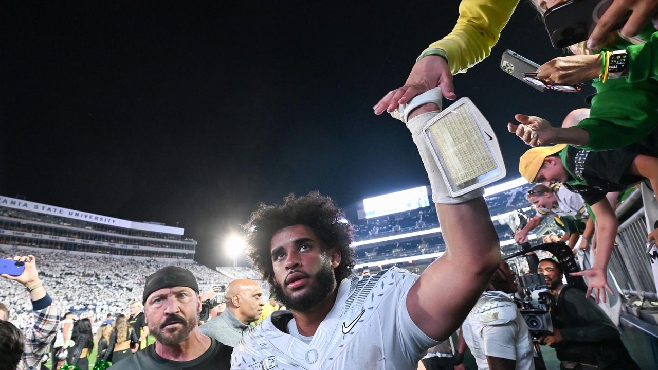 No. 2 Oregon rolling behind latest transfer QB in Dante Moore after ...