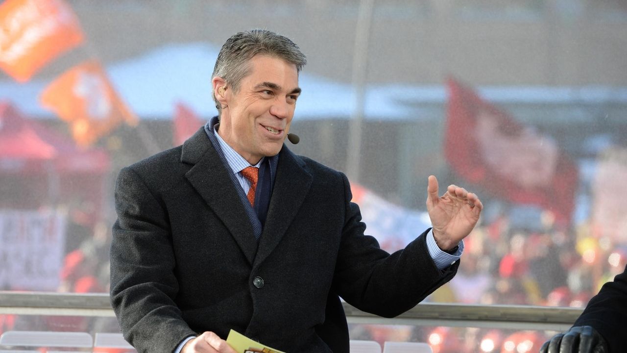 Chris Fowler to call Saturday night college football on ABC - Newsday