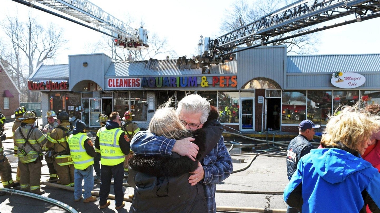 Animals killed in Centereach pet store fire, say cops - Newsday