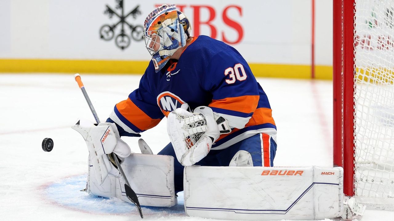 Islanders win one for Cal Clutterbuck who was playing his 1,000th game ...