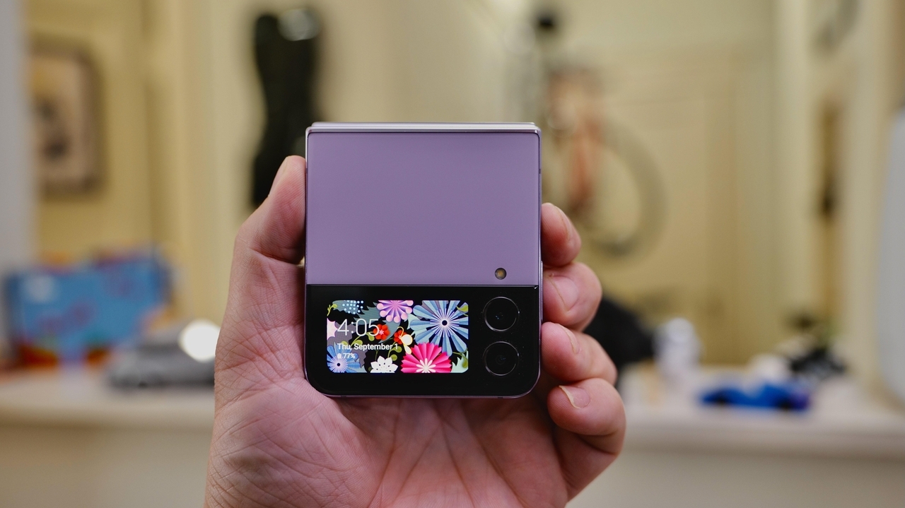 CNET reviews: The best small phones - Newsday