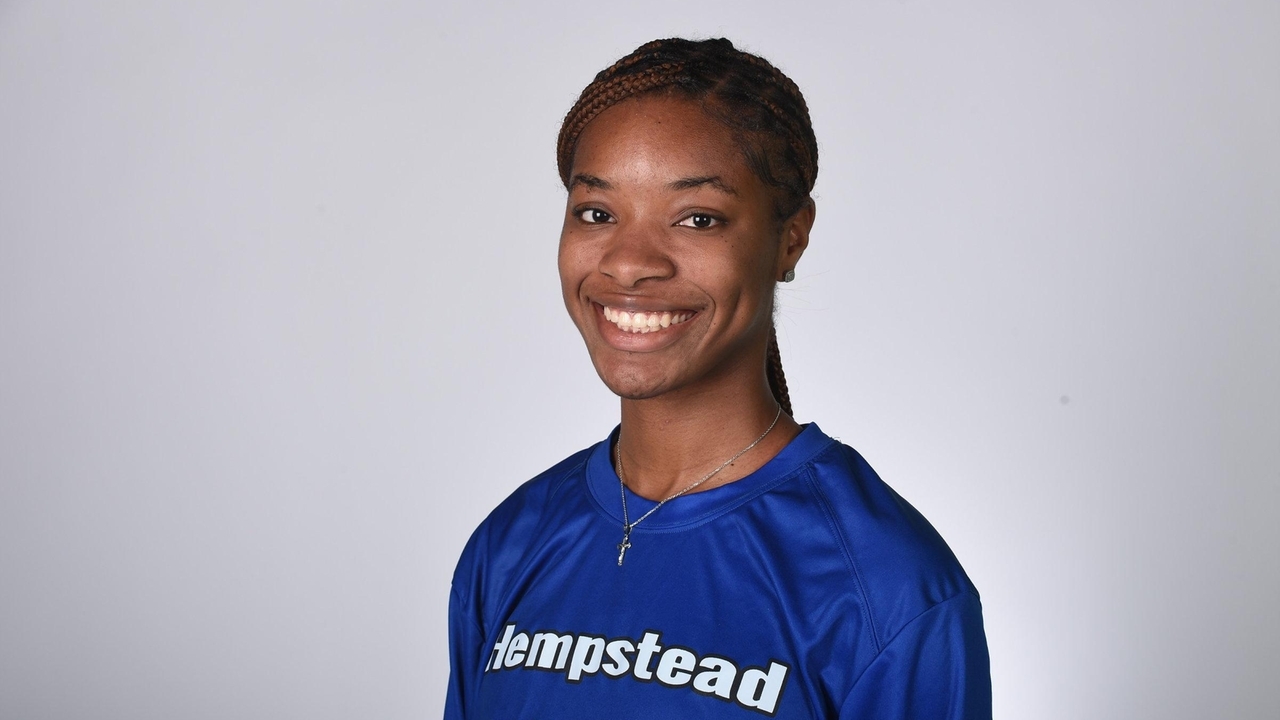 Hempstead's Anissa Moore adds another title in 600 meters - Newsday