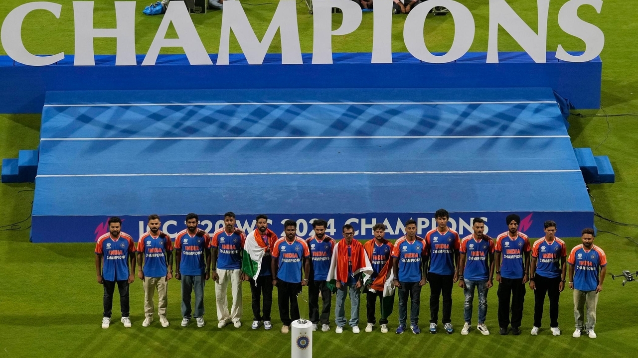 India cricketers feted in victory parade in Mumbai after winning ...