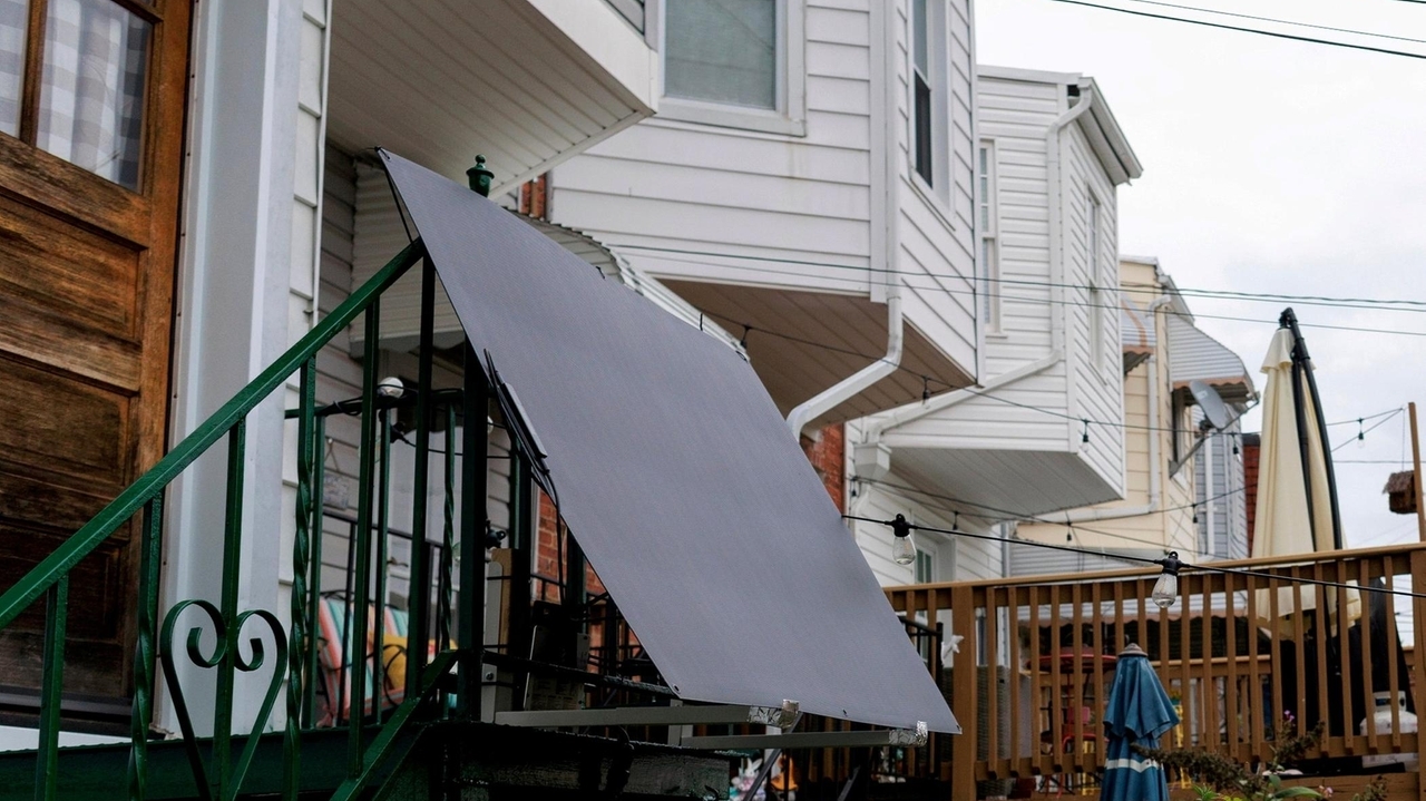 Green energy advocates promote DIY solar systems for homes - Newsday