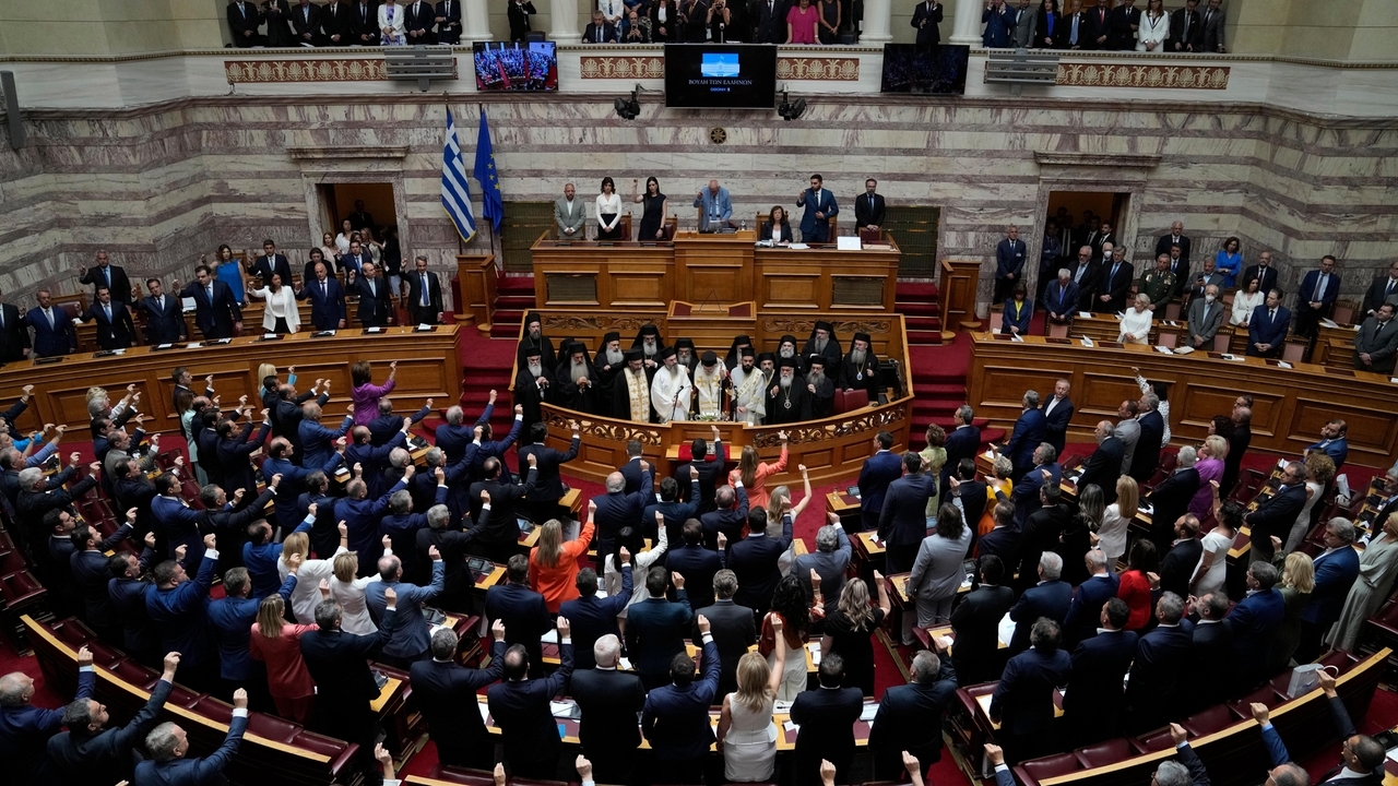 Greece's new parliament sworn in following conservative party's ...