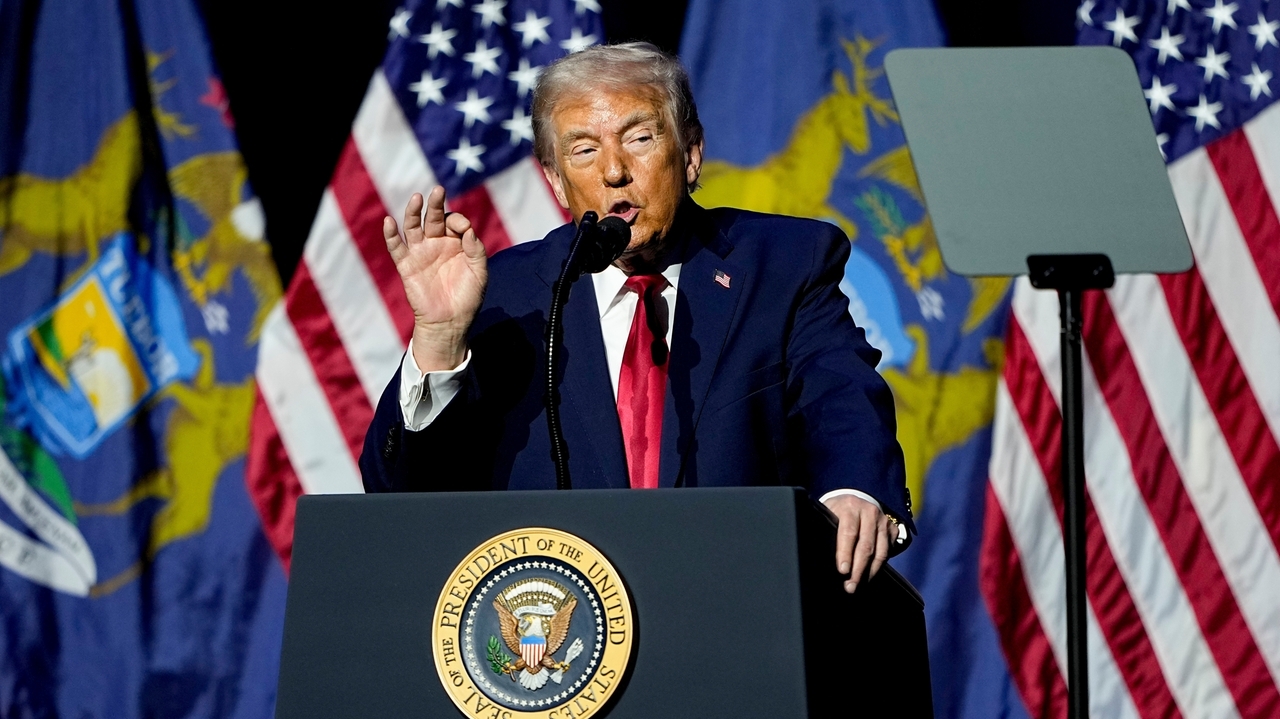 Trump threatens to halt federal money next month not only to sanctuary ...