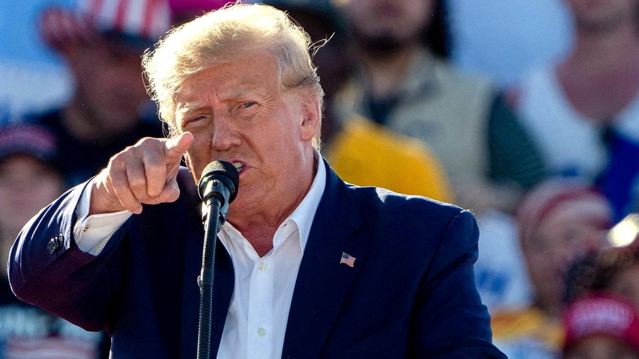 Donald Trump facing at least 1 felony charge in NY case, sources say ...