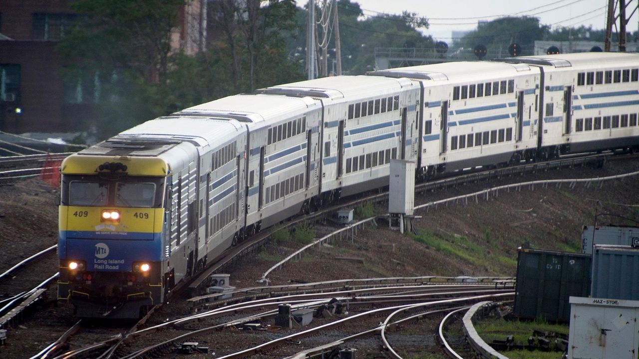 LIRR: Can't add batteries to power existing trains where tracks not ...