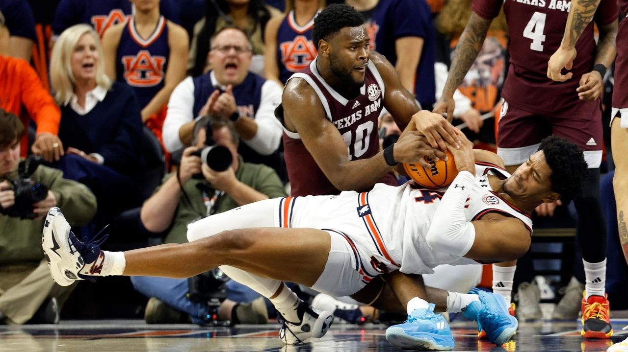 Williams scores 22 as No. 16 Auburn beats cold-shooting Texas A&M 66-55 ...
