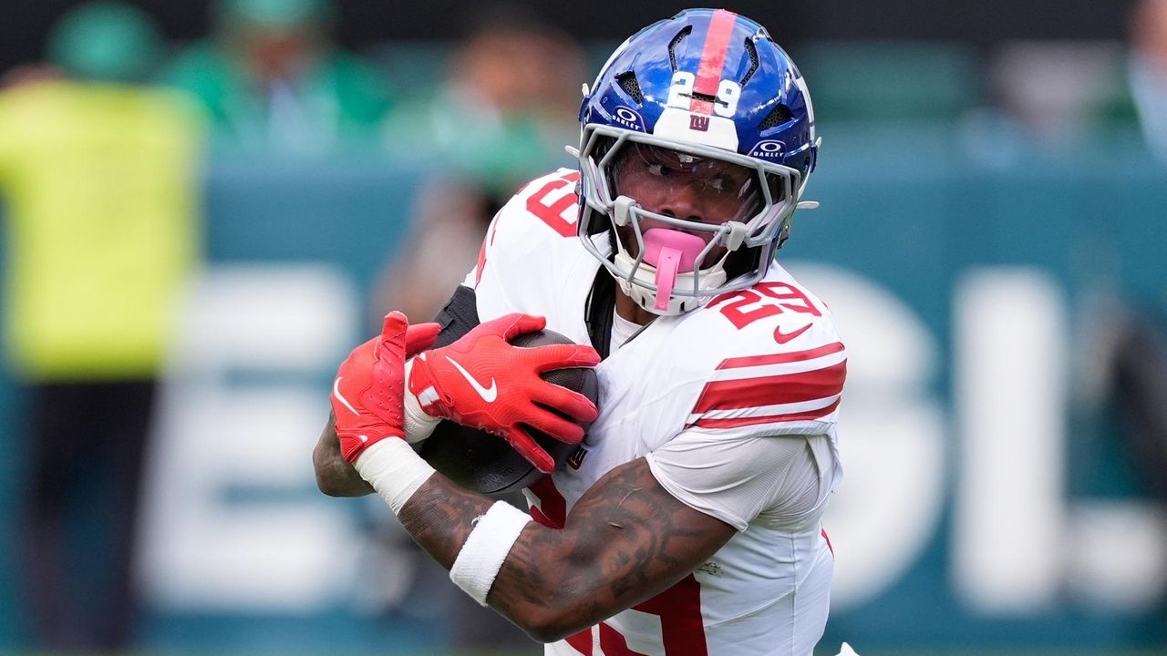 Giants' Tyrone Tracy Jr., Devin Singletary move back up into top two RB spots - Newsday