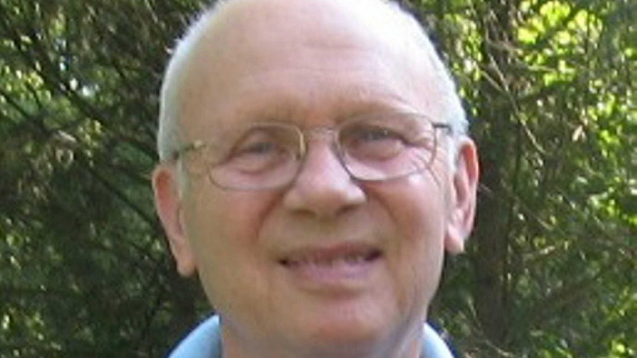 Patrick Cochran, Air Force vet, music teacher, dies at 80 - Newsday