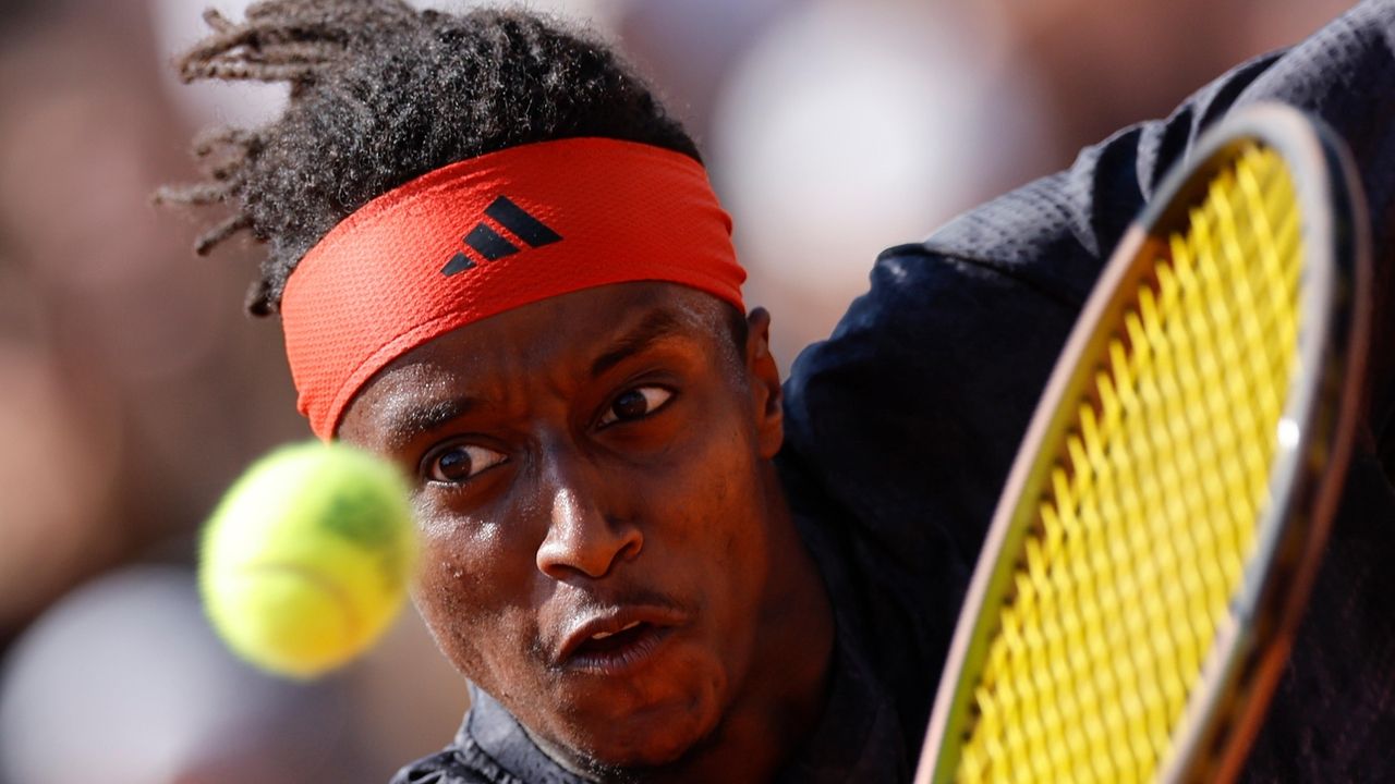 Mikael Ymer fined about $40K after default for hitting umpire stand ...