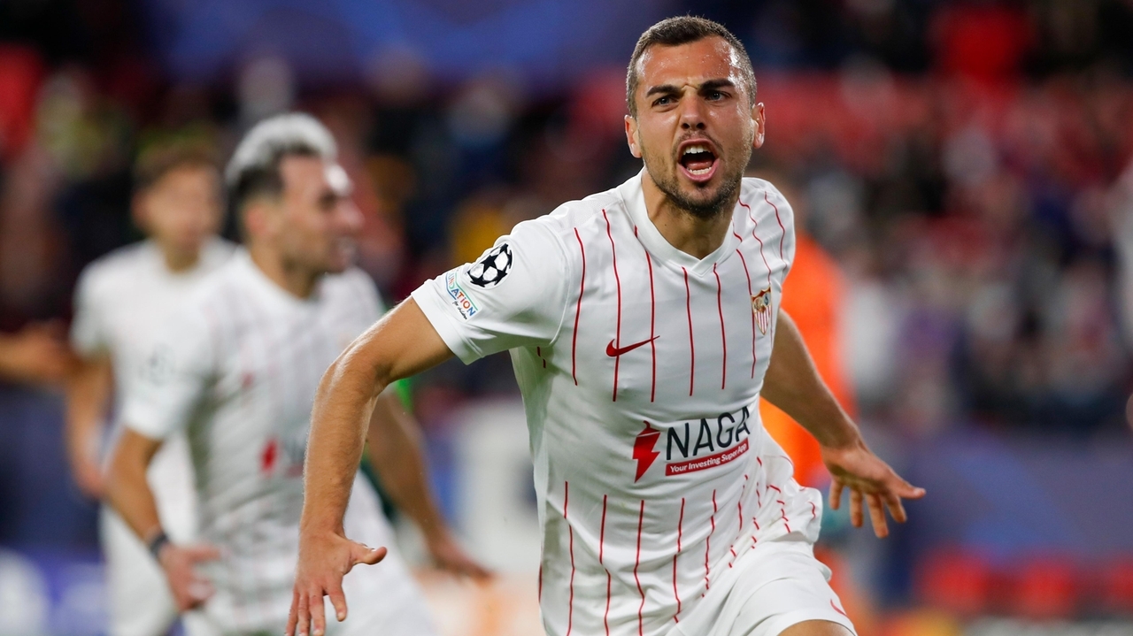 Sevilla player Jordán targeted by hung dummy before derby with Betis ...