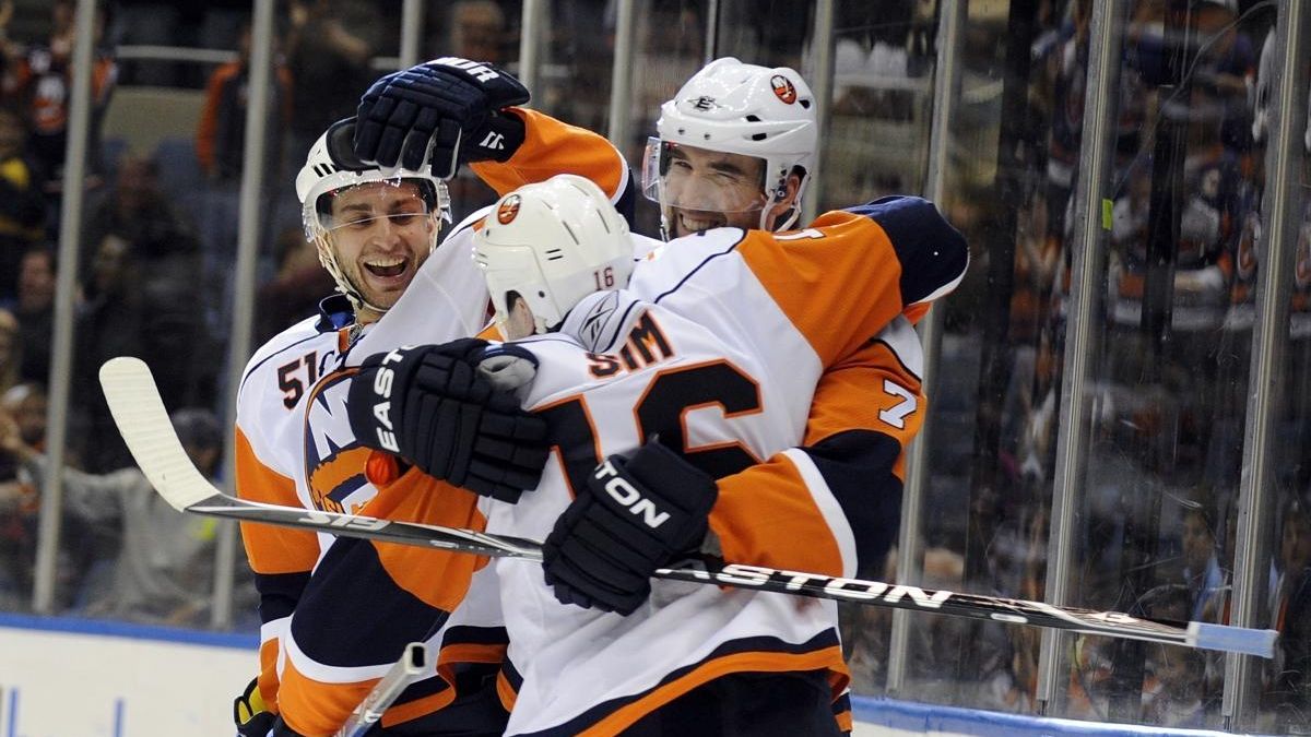 Islanders snap 15-game slide against Flyers - Newsday