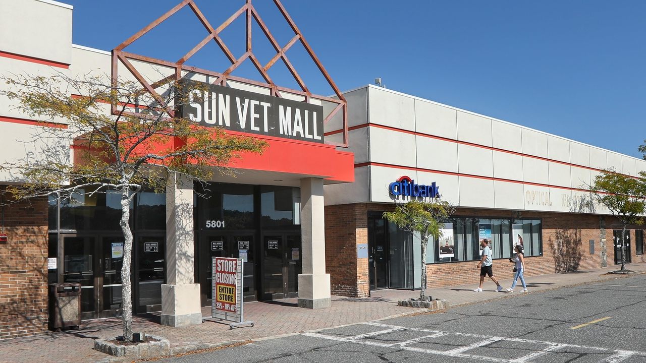 Whole Foods lined up for Sun Vet Mall redevelopment - Newsday