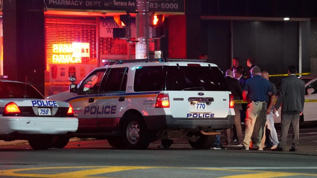 Killer in red shirt is focus of Nassau murder trial - Newsday