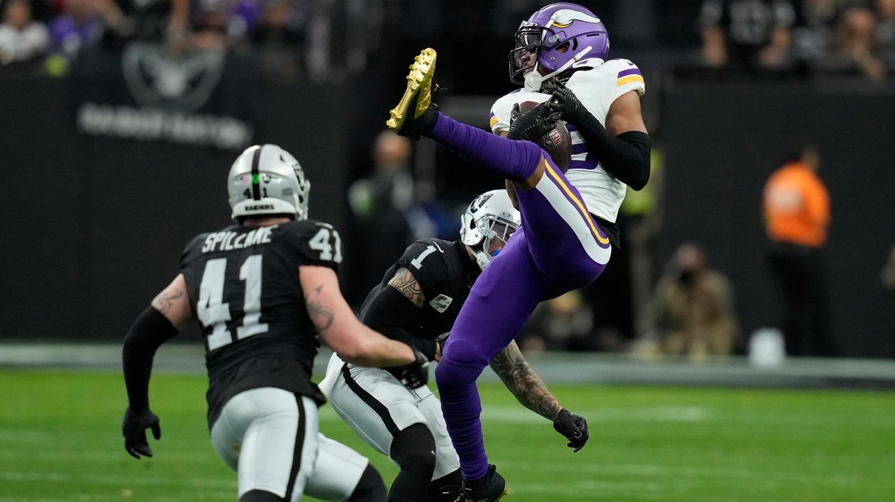 Vikings get promising news on WR Justin Jefferson after he's taken to hospital with chest injury ...