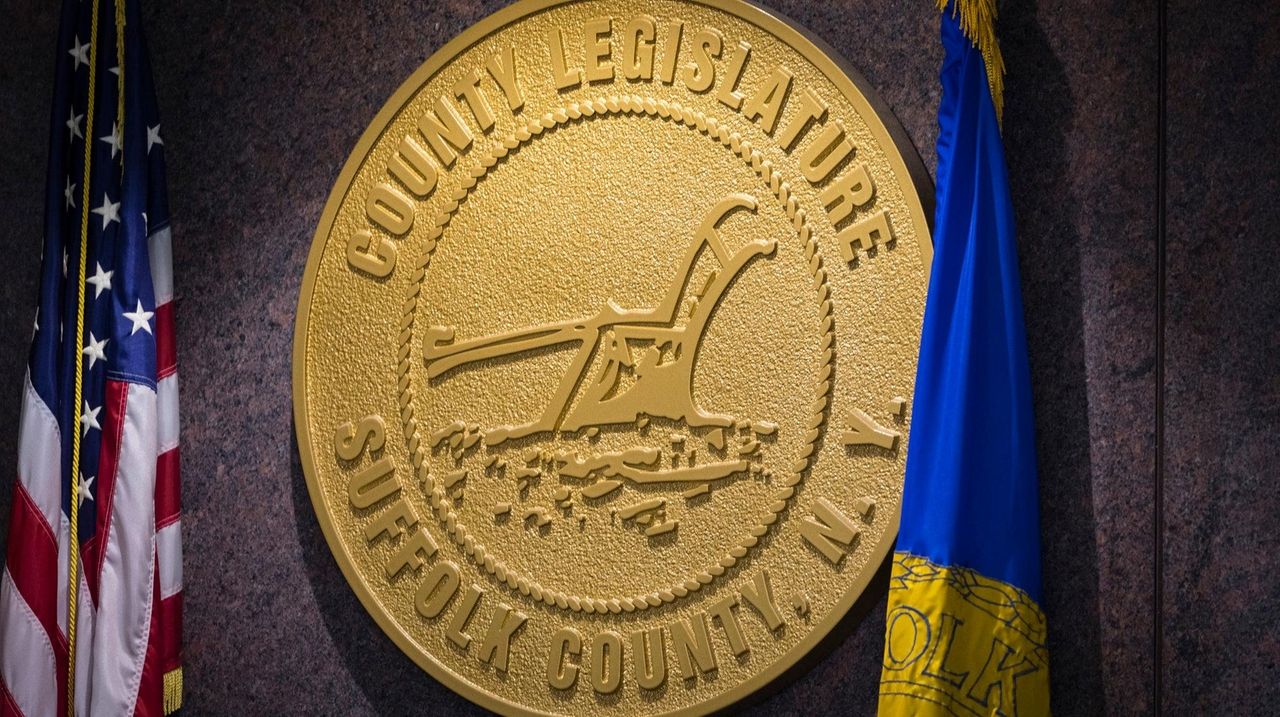 Suffolk detectives get new six-year contract with raises of 11% - Newsday