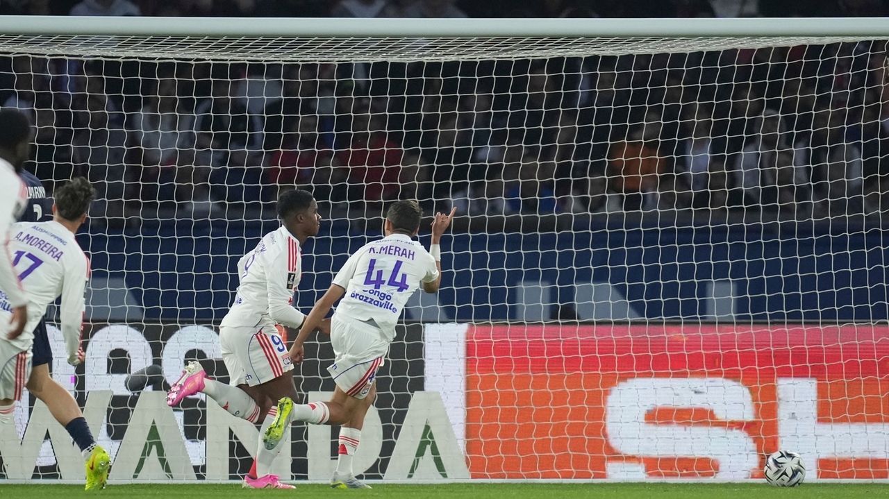 Endrick stars as Lyon beats PSG 2-1 to give Lens renewed hope in Ligue ...