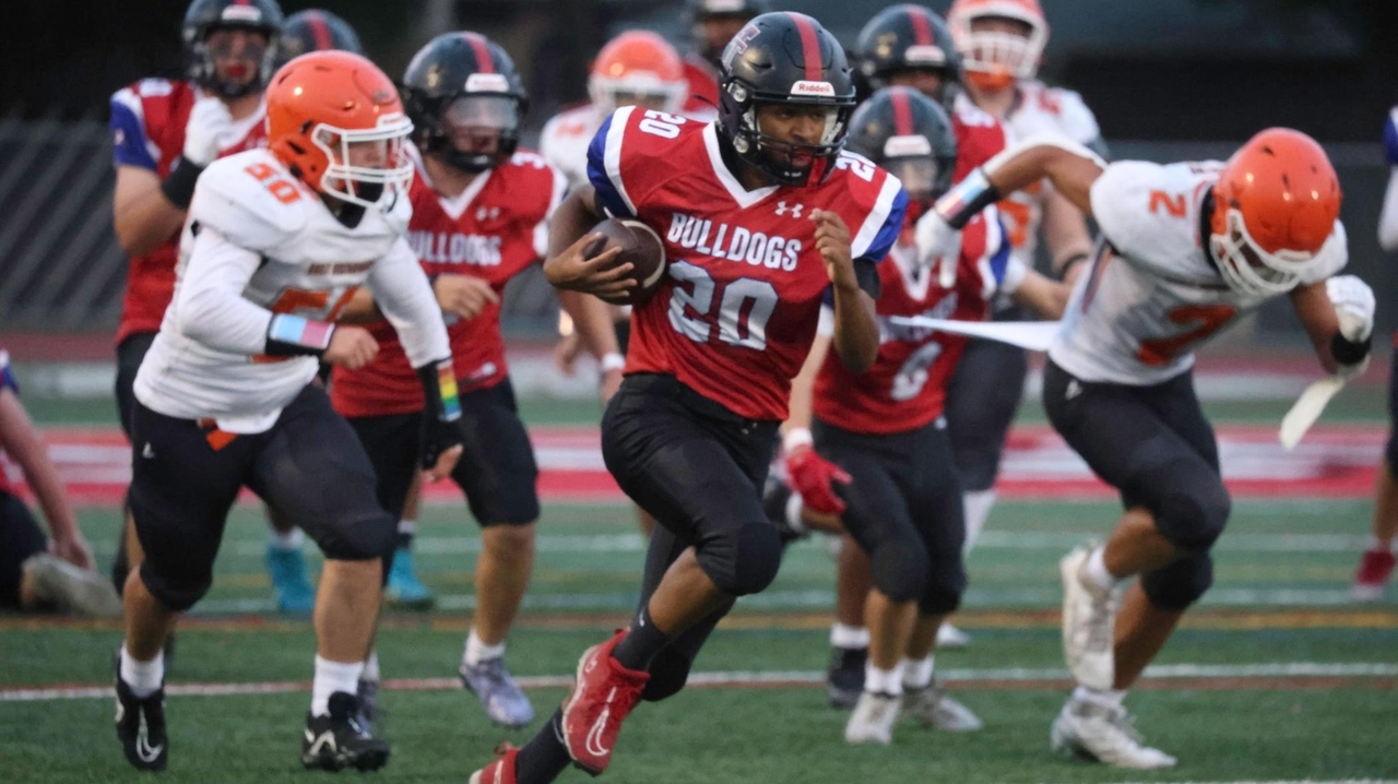 Island Trees' Lukas Bazelais helps football team roll in season opener ...