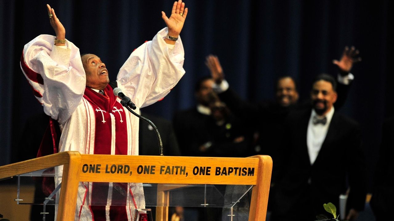 Influential Detroit pastor the Rev. Charles Gilchrist Adams dies at age ...