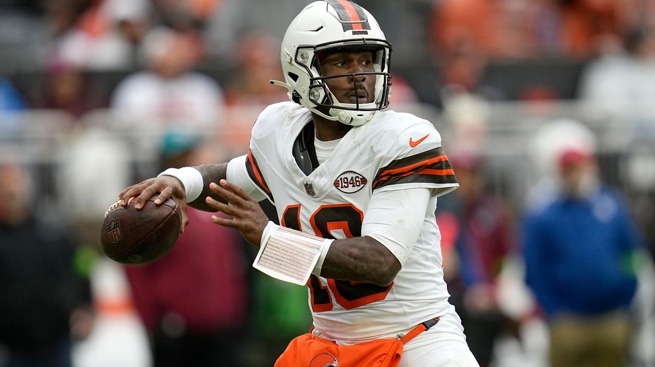 Browns substitute quarterback P.J. Walker makes just enough plays to ...