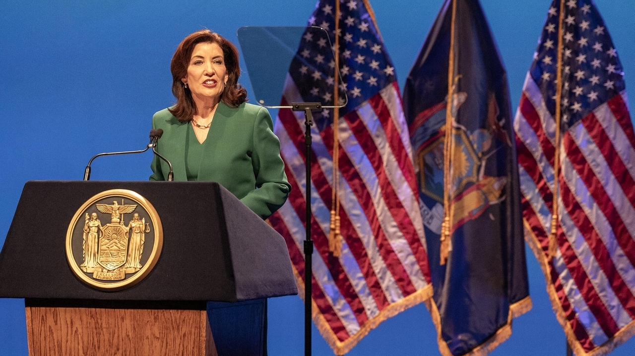 Gov. Kathy Hochul proposes $1B middle-class tax cut in her State of ...