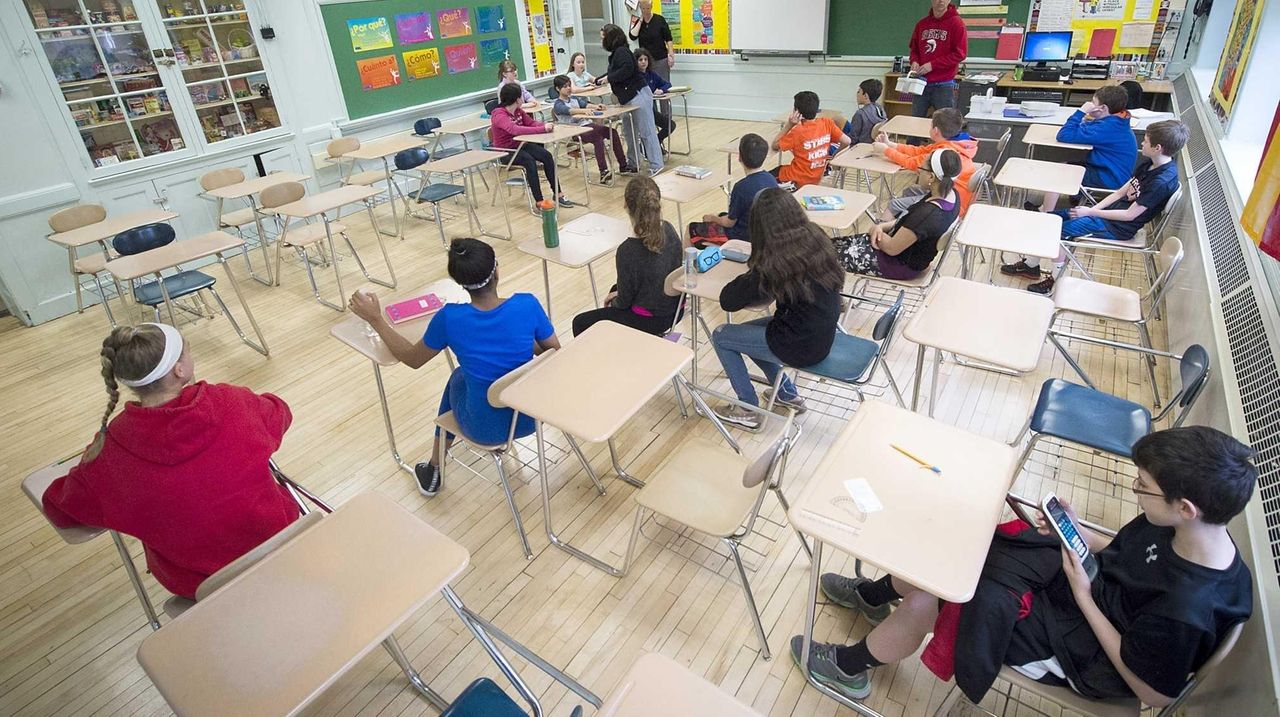Common Core critics take opt-out message to Hispanic parents - Newsday