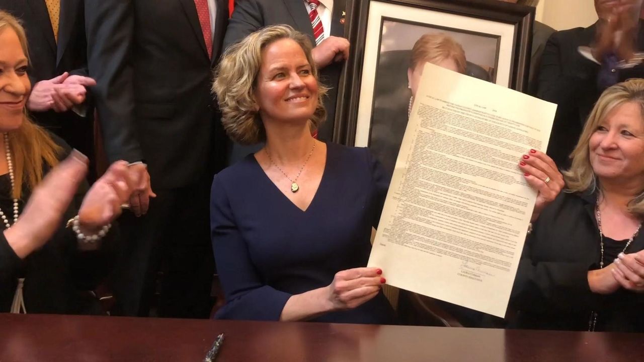 Laura Curran signs bill setting 21 as age for tobacco buyers - Newsday