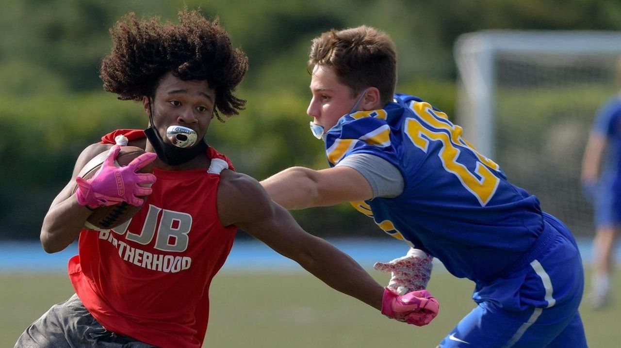 Kellenberg vs. St. John the Baptist in CHSAA football - Newsday