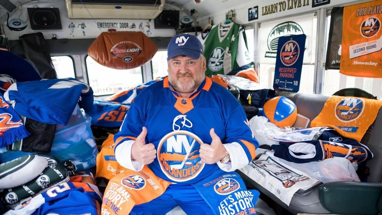 Islanders fans ready to 'blow off' the Coliseum roof - Newsday