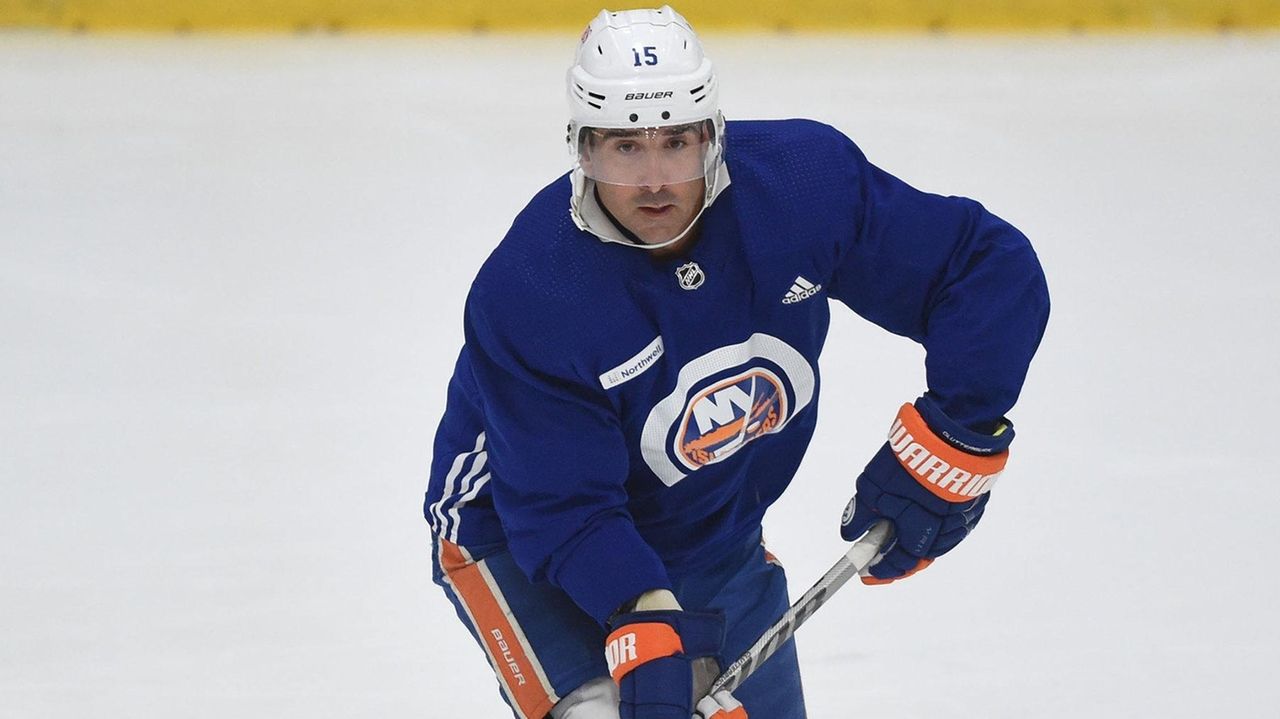 Cal Clutterbuck put on injured reserve as Isles keep familiar roster ...