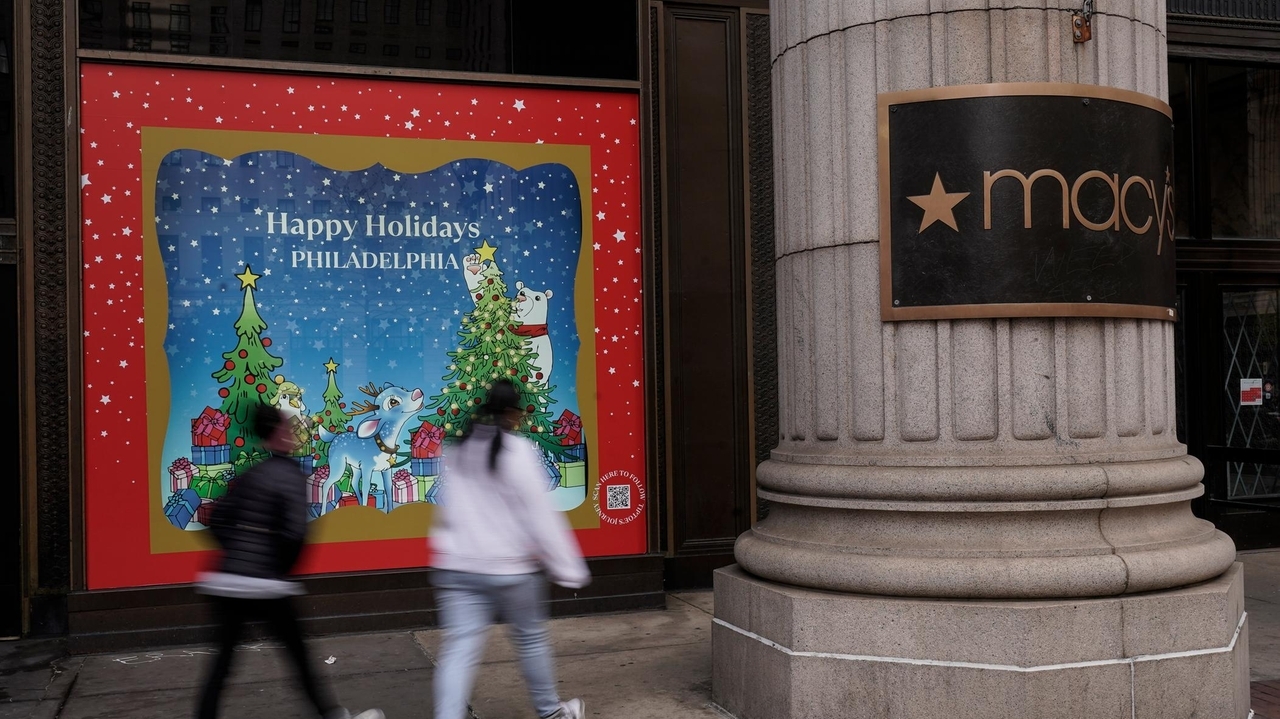 Man suspected of shoplifting stabs 2 security guards at Philadelphia store, killing 1 - Newsday