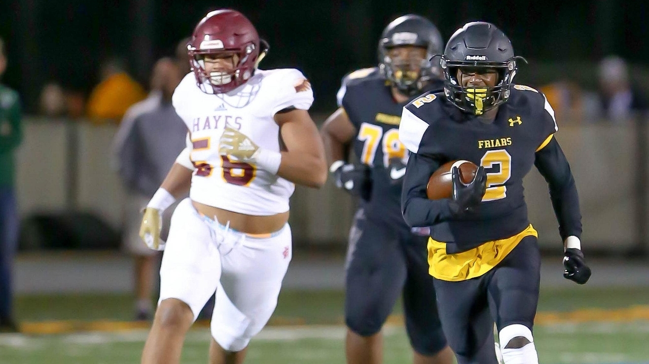 Kyle Angus scores five touchdowns in St. Anthony's rout - Newsday