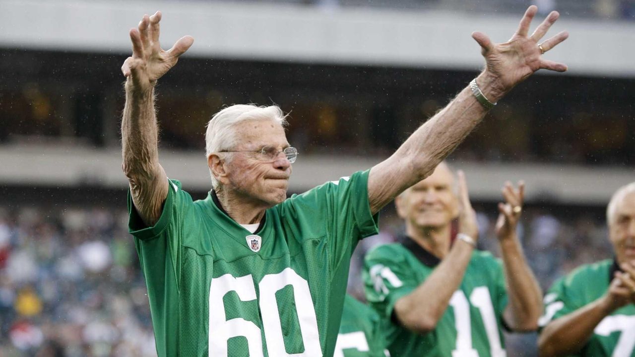 Chuck Bednarik dead, Philadelphia Eagles two-way player and Pro ...