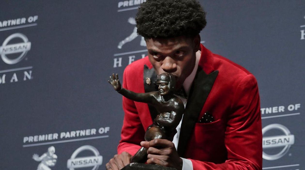 Heisman Trophy: Lamar Jackson, Louisville QB, wins it - Newsday
