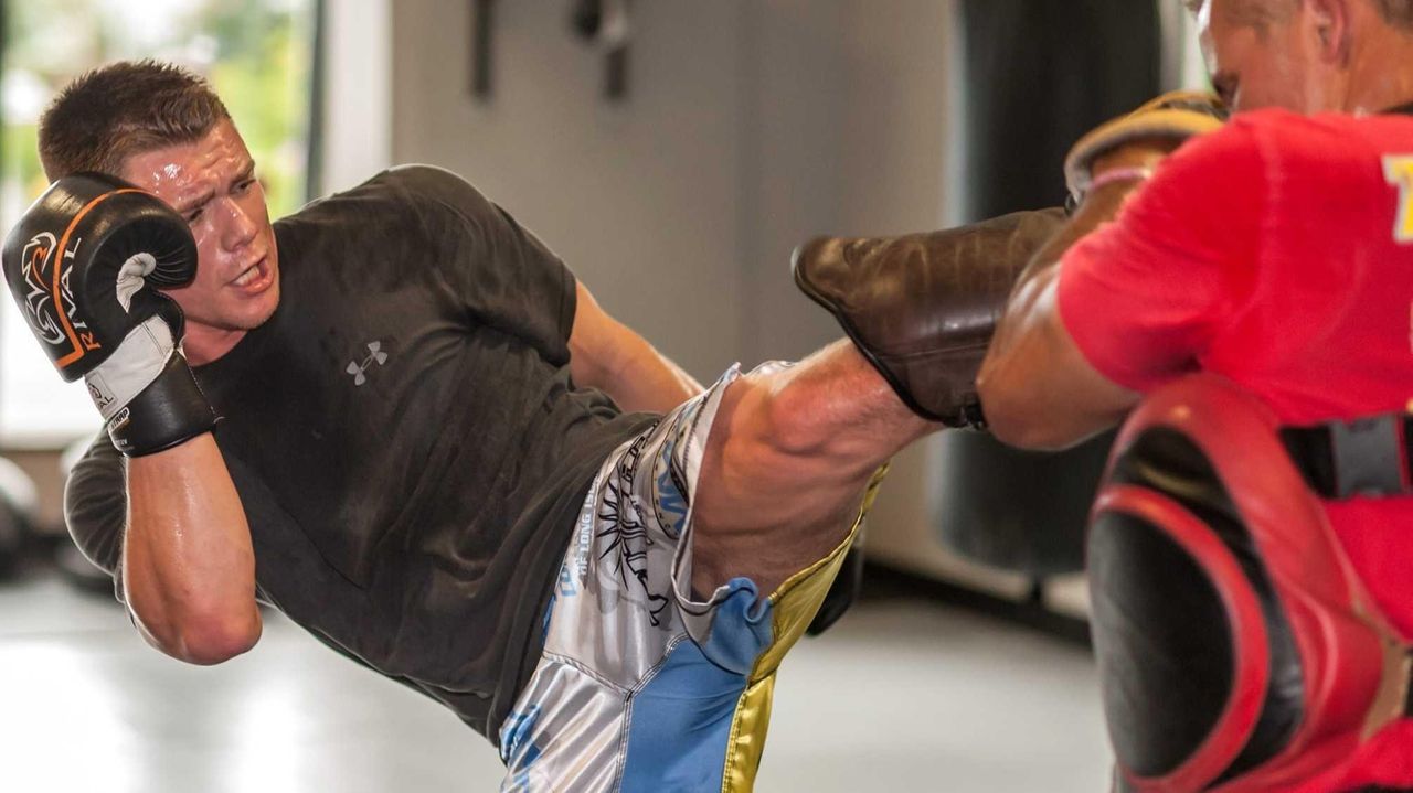 Chris Wade sets sights on Saturday's UFC 177 debut - Newsday