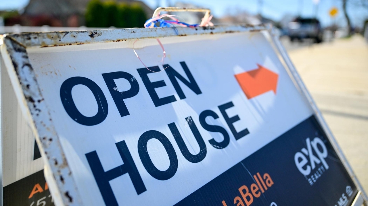 51% of U.S. home sellers repeatedly dropped prices last year. What ...