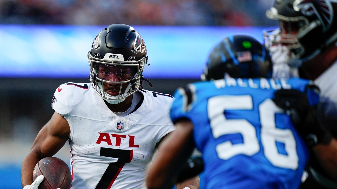 Bijan Robinson scores 2 TDs. Falcons beat Panthers 38-20 for 3rd ...
