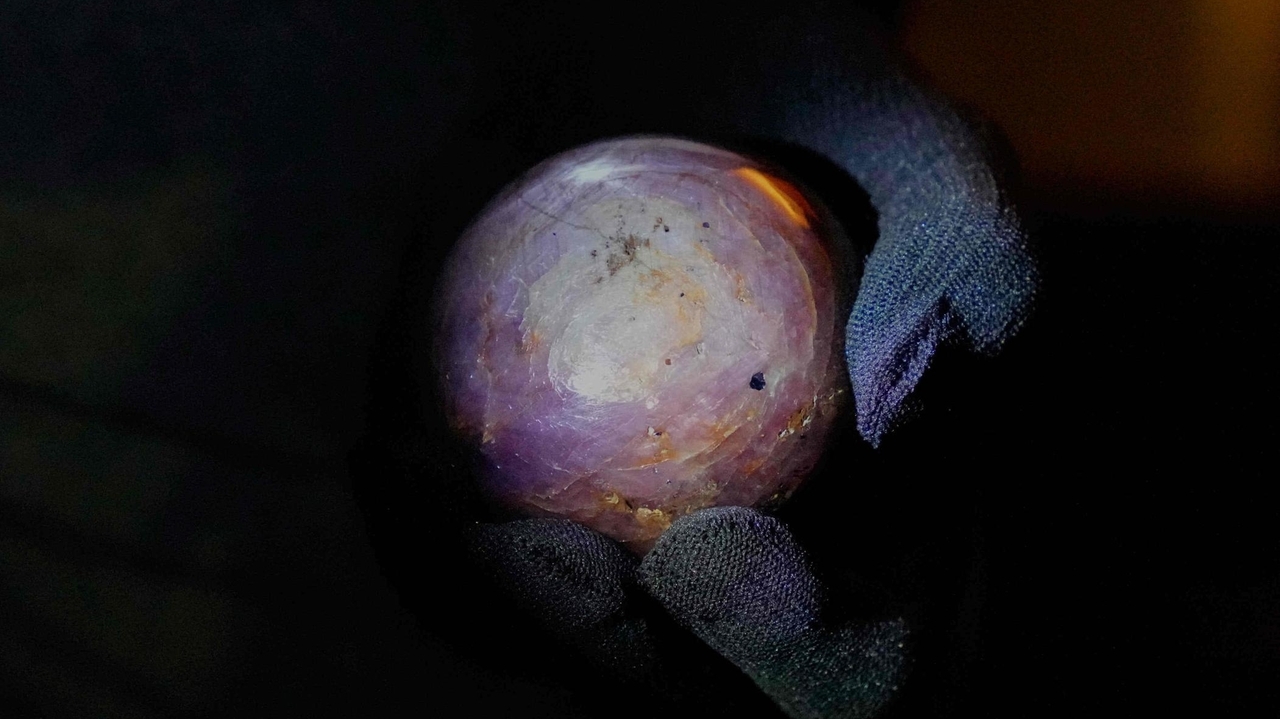 Sri Lanka unveils a rare purple star sapphire claimed to be the biggest ...