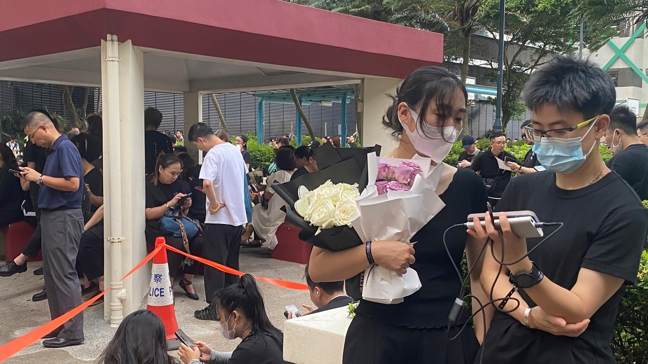 Fans pay tribute to Coco Lee, Hong Kong singer who had international ...