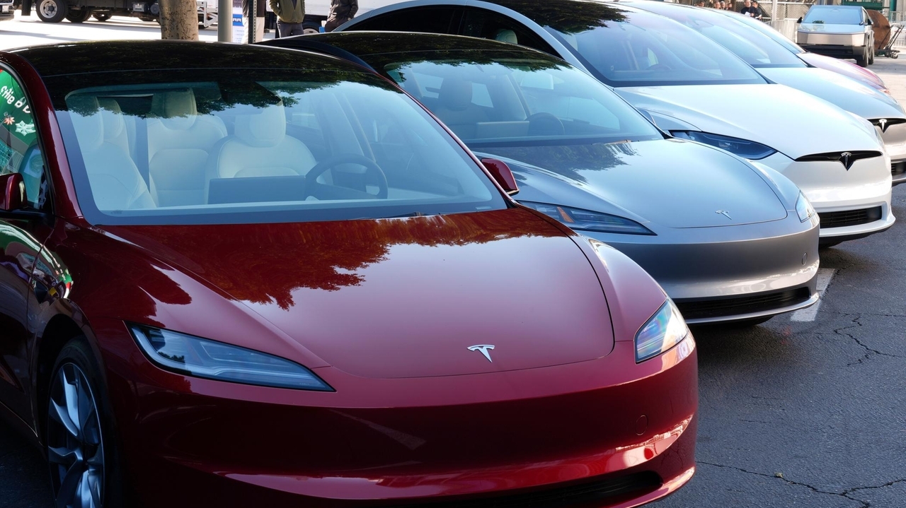 US opens another Tesla probe, latest focused on tech that remotely ...