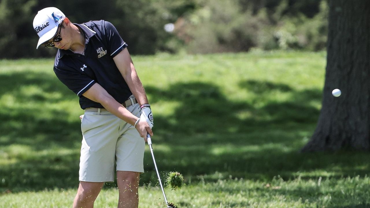 St. Anthony's Muratore wins NSCHSAA individual golf crown - Newsday