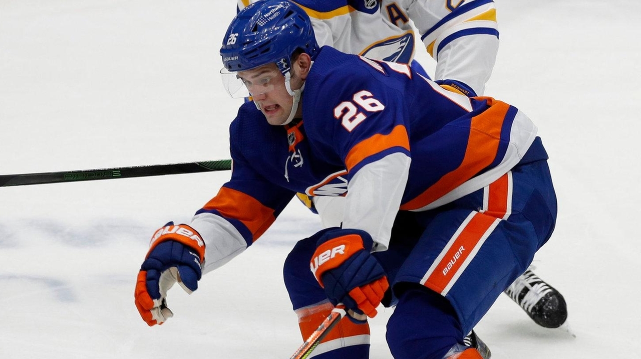 Rookie Oliver Wahlstrom shows signs of progress for Islanders - Newsday